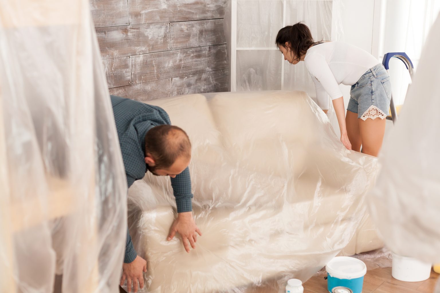 7 Steps To Prep Your Wall For A Repaint [+ Expert Tips]